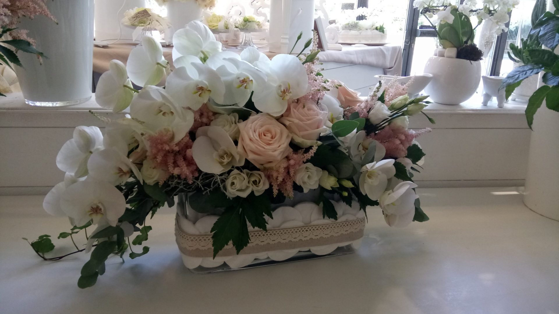 Composition fleurs coupées - Eglantine fleuriste